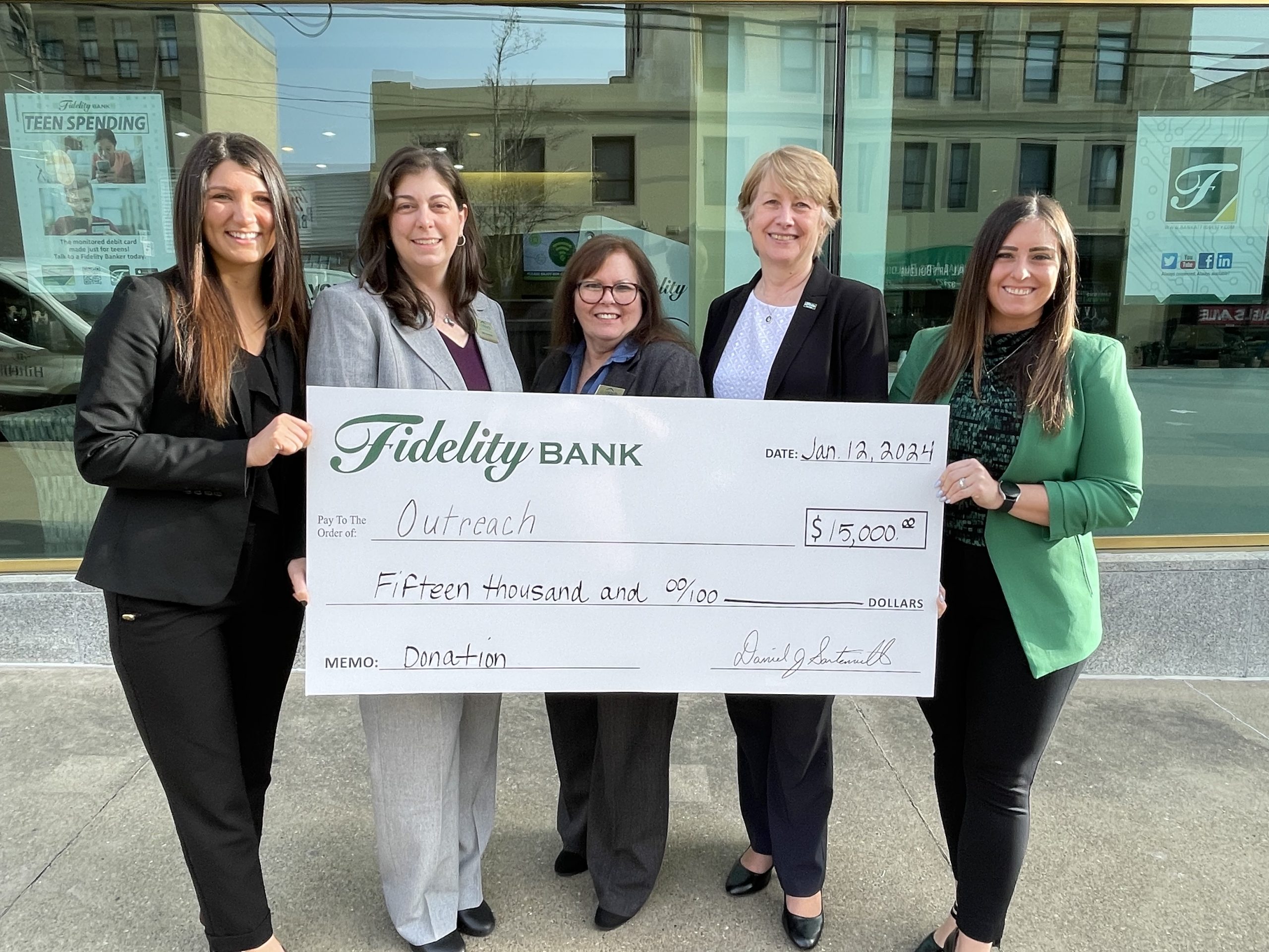 FIDELITY BANK SUPPORTS OUTREACH - CENTER FOR COMMUNITY RESOURCES - Outreach
